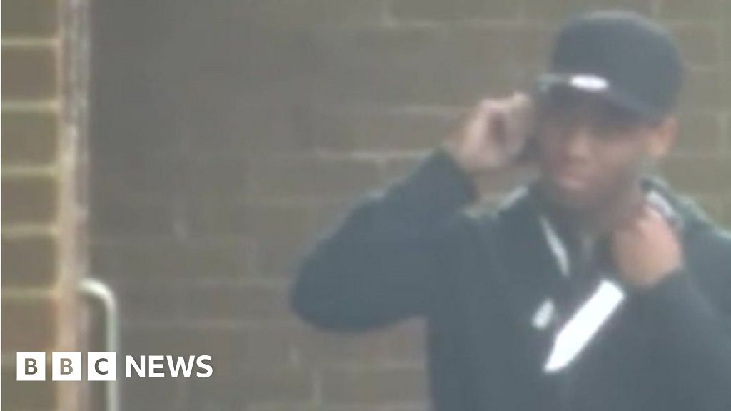 Brighton drugs gangs get children to sell Class A - BBC News