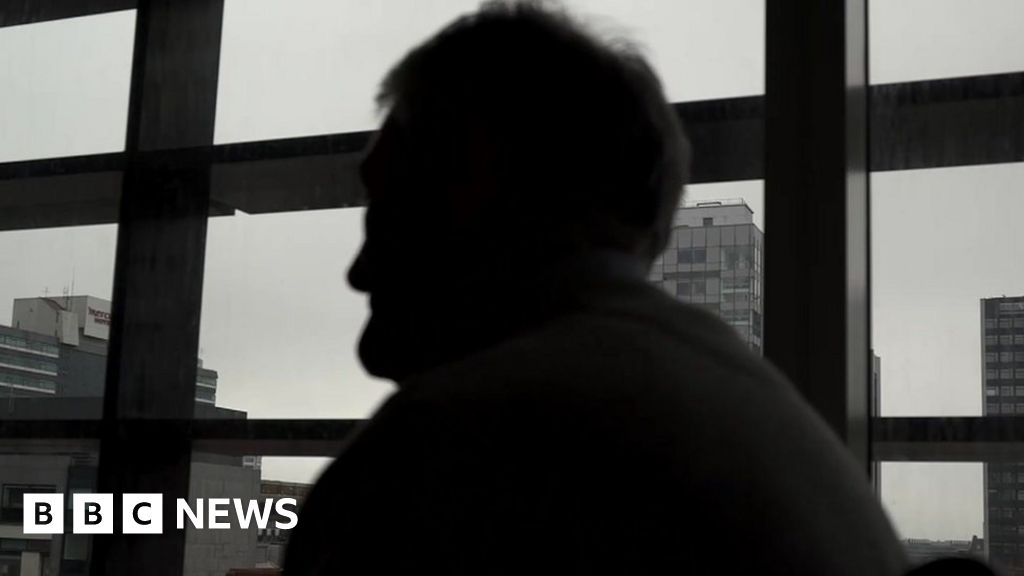 Rochdale abuse: Victim 'was abused by Cyril Smith' - BBC News