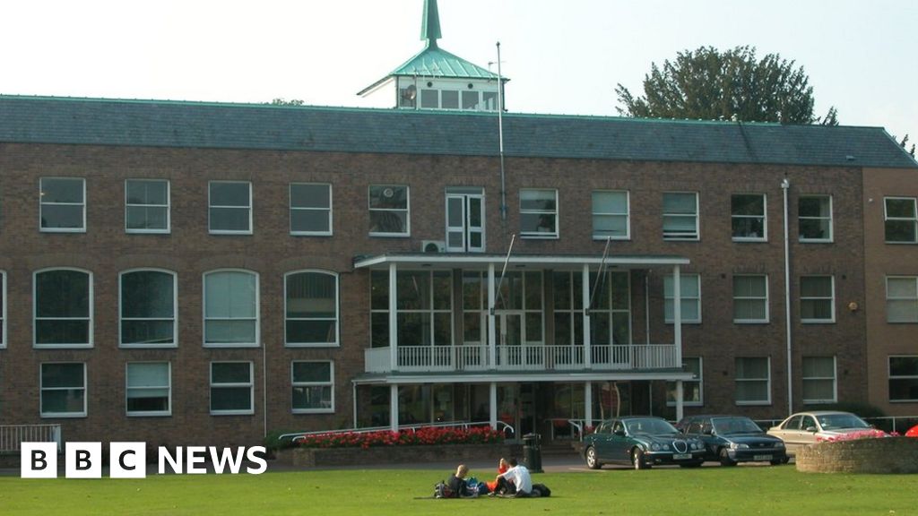 Wrexham council five-year strategy to boost Welsh speakers - BBC News