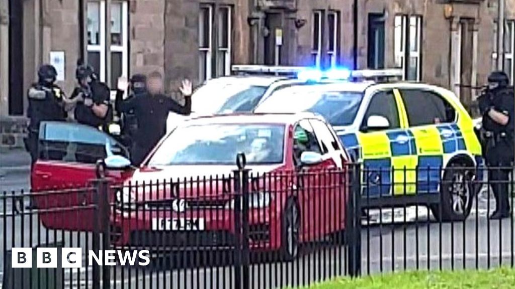 Paisley friends demand apology after 'traumatic' armed police raid ...