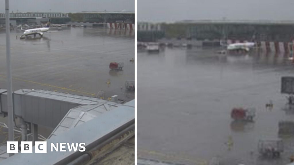 Ryanair plane damaged in Stansted Airport barrier collision