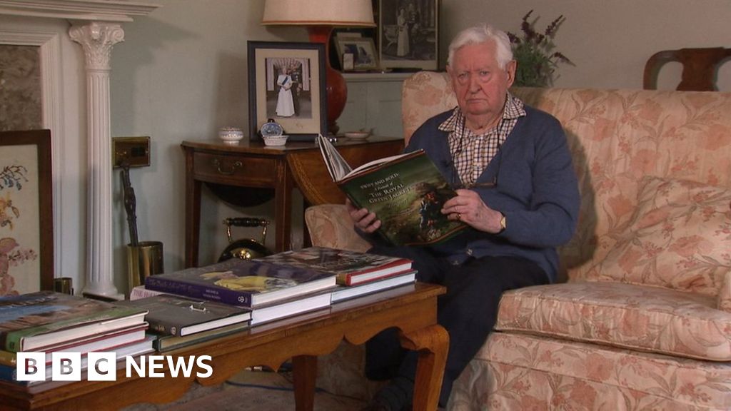 Abuse claims 'ridiculous', ex-Army chief told police - BBC News