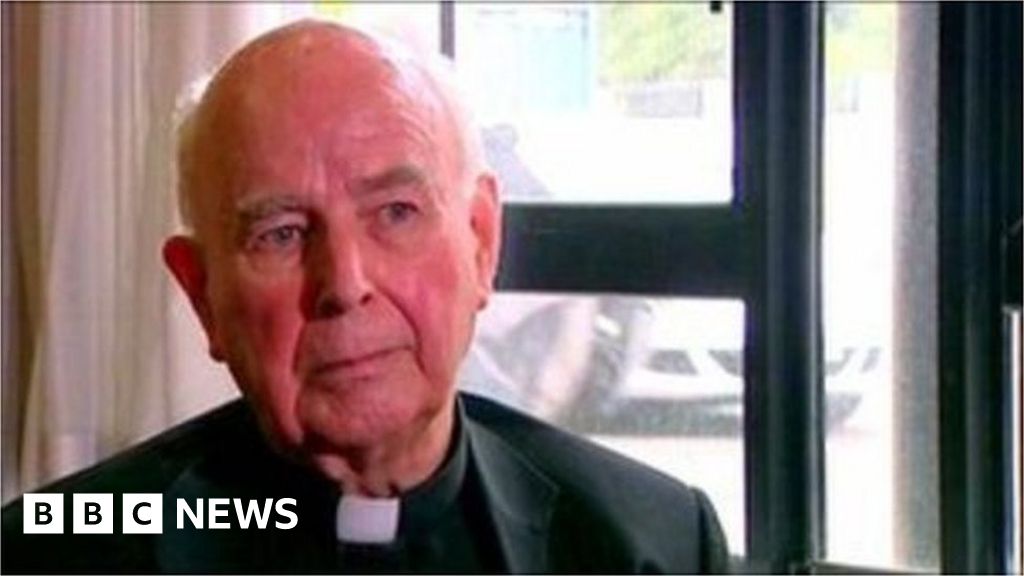 Bishop Edward Daly 'gravely ill' in hospital - BBC News