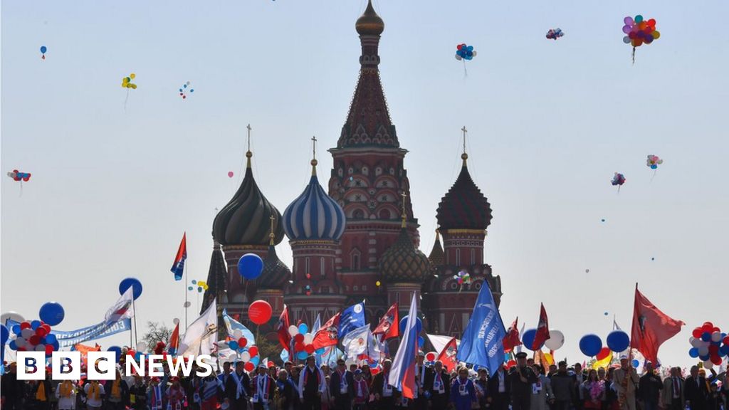 In pictures: May Day celebrated around the world - BBC News