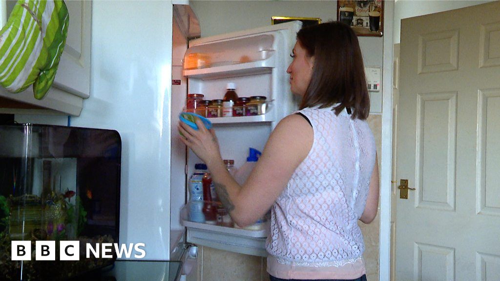 Anorexia nervosa: 'Calorie counting became my obsession'