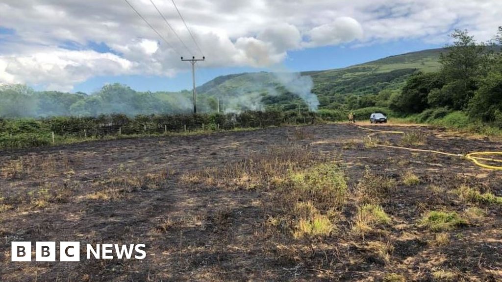 Isle of Man agricultural fire 'gets out of hand' - BBC News