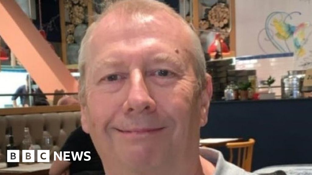 Dagenham murder: Man in court after fight death - BBC News
