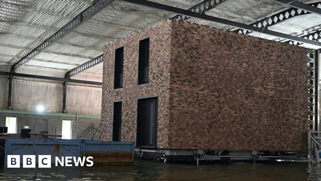 Flooding: Prototype house design to beat rising water - BBC News