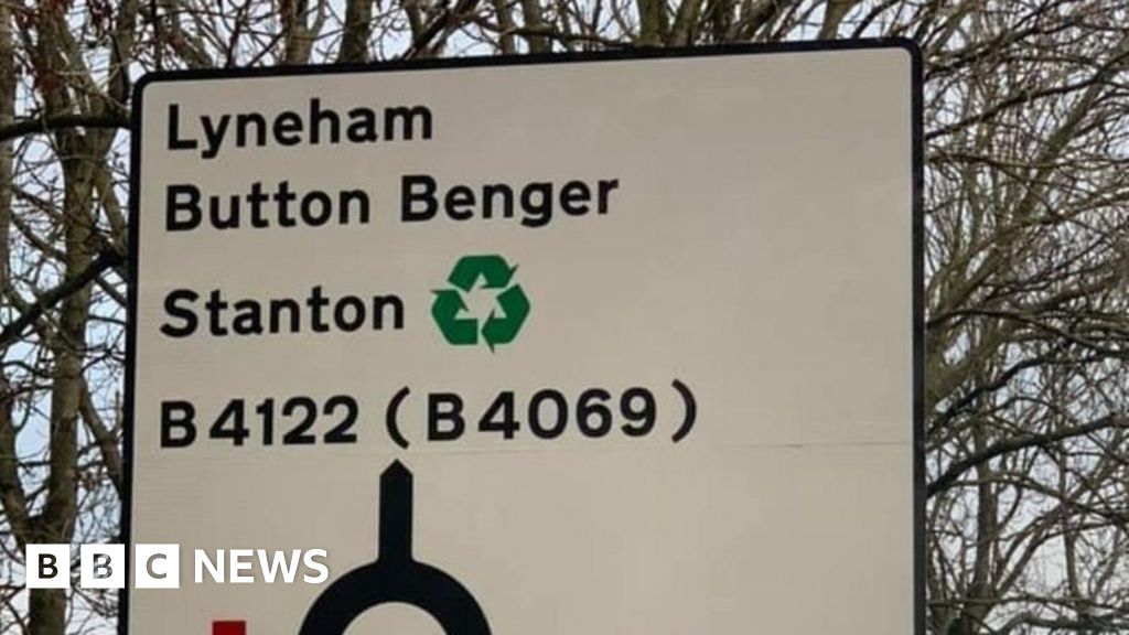 Sutton Benger renamed 'Button Benger' on M4 sign - BBC News