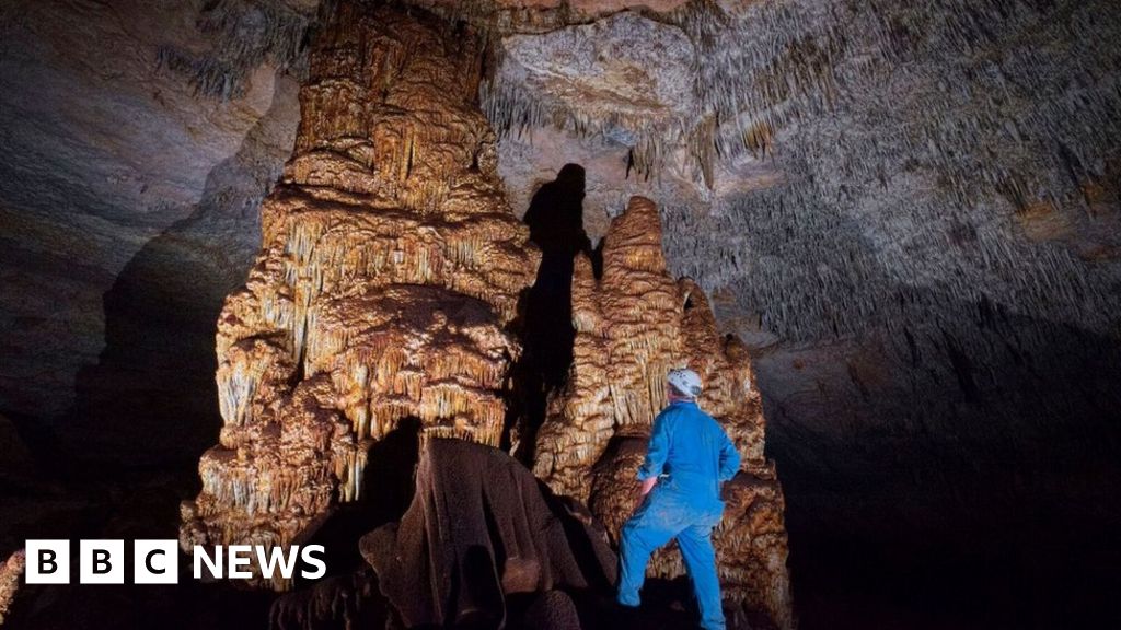 Caves reveal Australia wasteland's secret past - BBC News