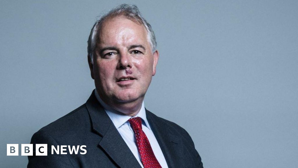 Richard Bacon to stand down as South Norfolk MP - BBC News