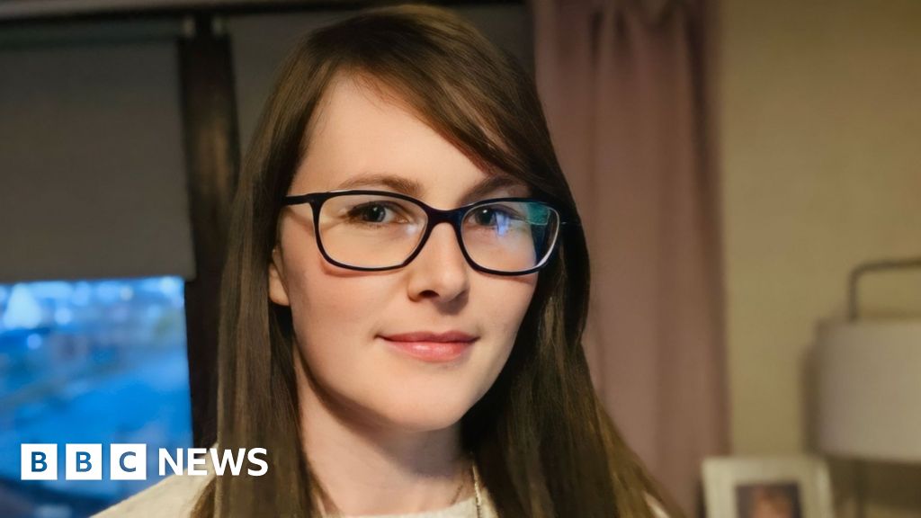 'I want to work but struggle to leave my house' - BBC News