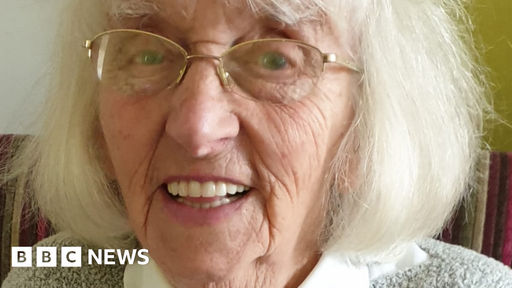 Sheffield pedestrian hit by car named as Celia Jackson - BBC News