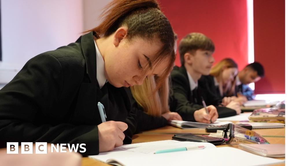 Schools White Paper includes higher maths and English targets - BBC News