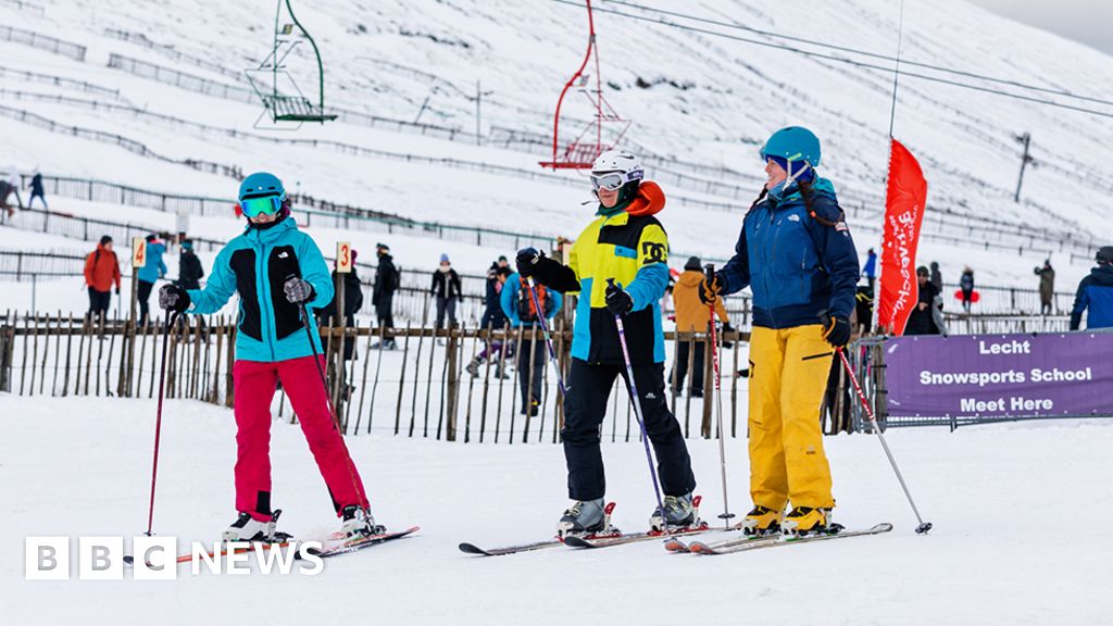 Scottish skiing gets lift as European resorts struggle for snow - BBC News