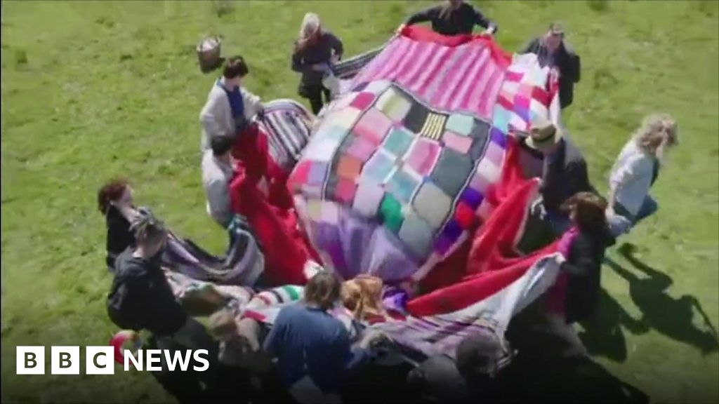 Happy Worldwide Knit in Public Day - BBC News