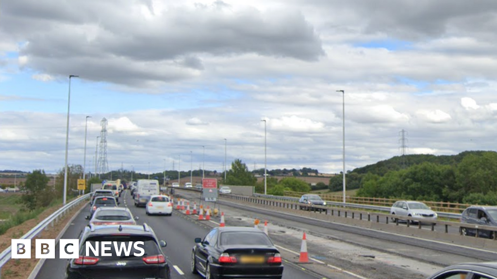 Sheffield: Motorcyclist killed in three-vehicle collision - BBC News