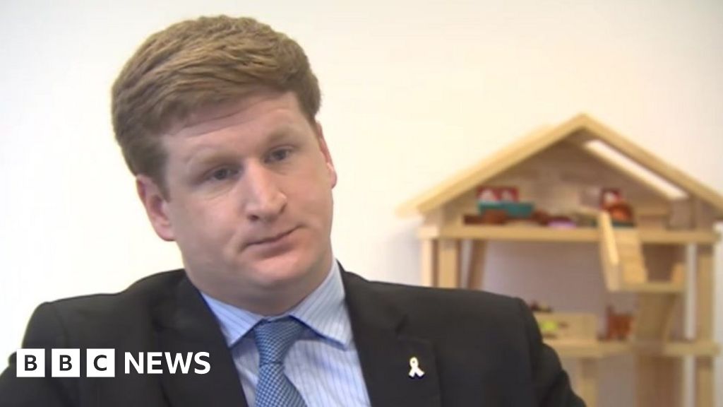 Kent PCC Matthew Scott's parked car 'seen rolling away' - BBC News