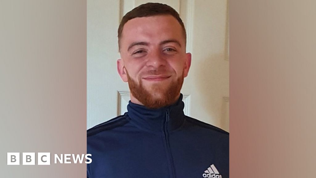 Derby: Appeal to trace drivers after death of father - BBC News