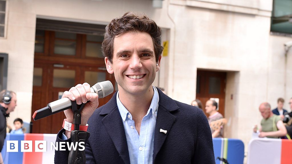 Singer Mika on raising money for Lebanon - BBC News