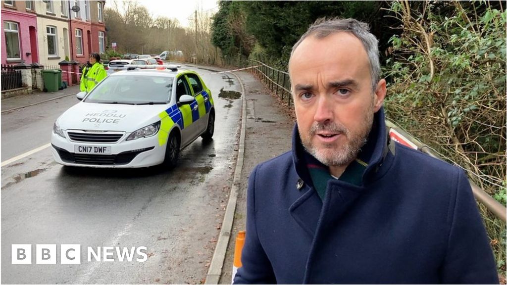 On the scene of fatal Coedely crash - BBC News