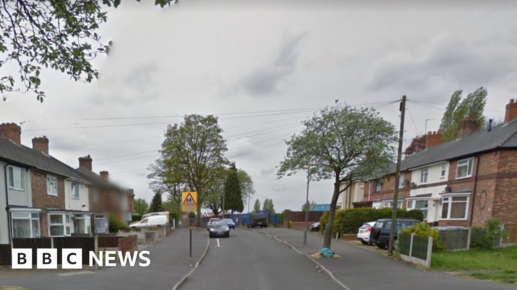Erdington shooting: Man found injured in street - BBC News
