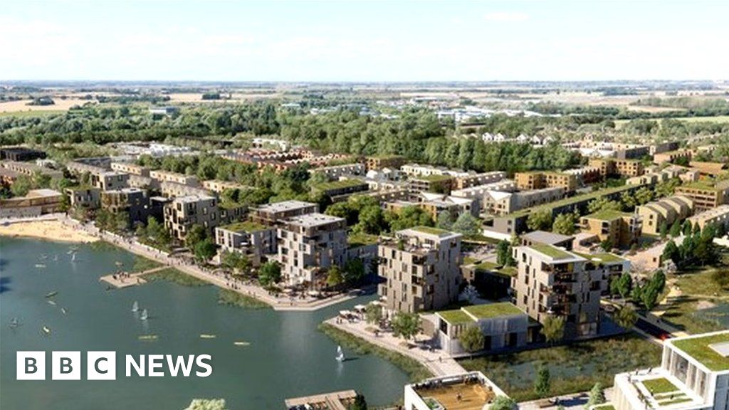 Waterbeach Barracks homes plan approved by councillors - BBC News