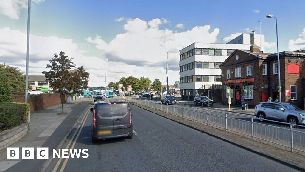 Bootle attack: Men hit with axe and baseball bat - BBC News