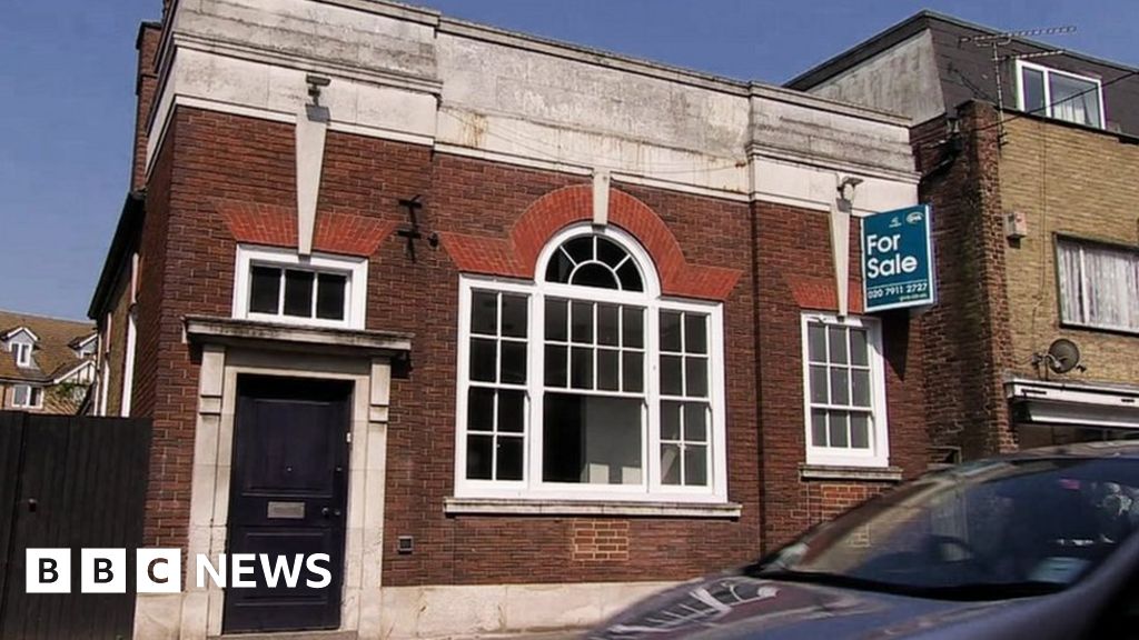 Banks promise to increase support during branch closures - BBC News