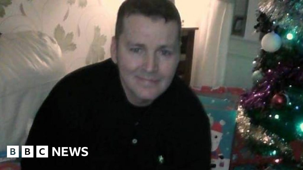 Man charged with murder of 50-year-old in Glasgow flat - BBC News