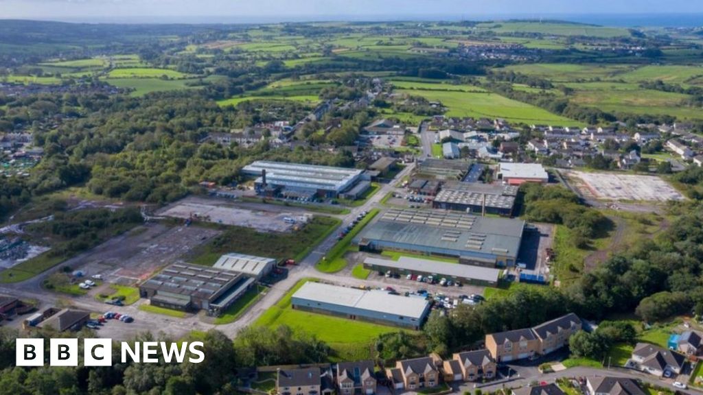 Cleator Moor: Concrete chimney to aid Sellafield demolition