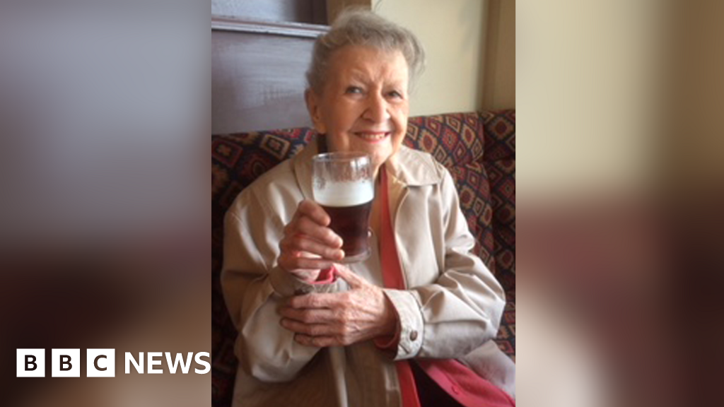 Nurse 'panicked' and did not perform CPR on dying patient - BBC News