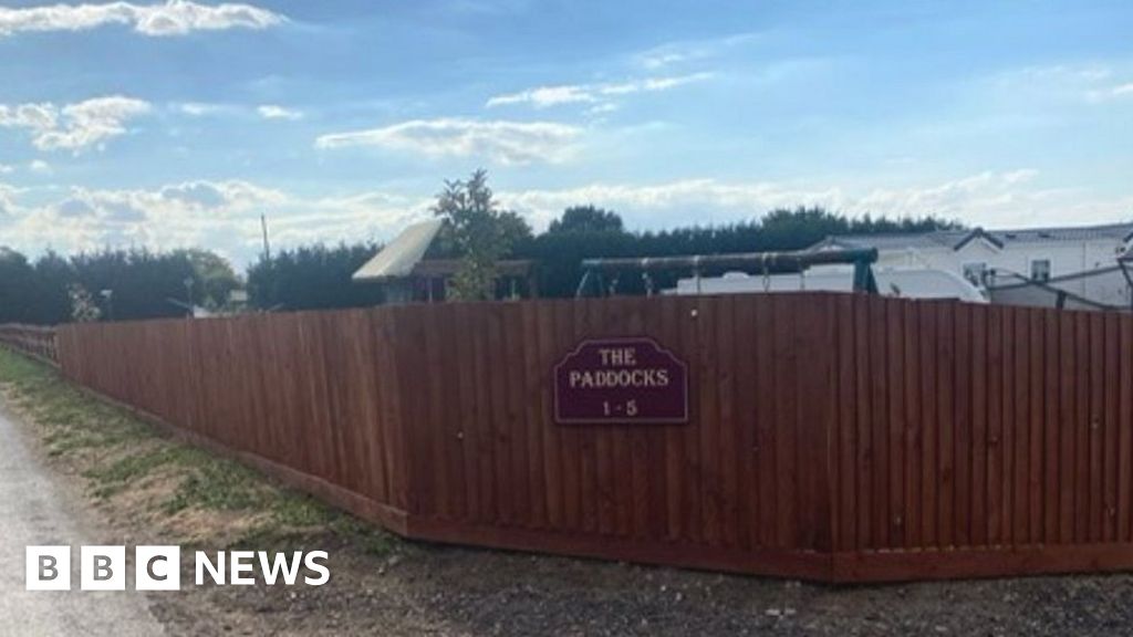 Wimblington travellers' sites get retrospective permission - BBC News