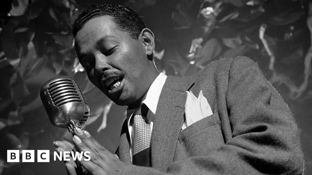 Jazz greats captured on film on their way to stardom - BBC News
