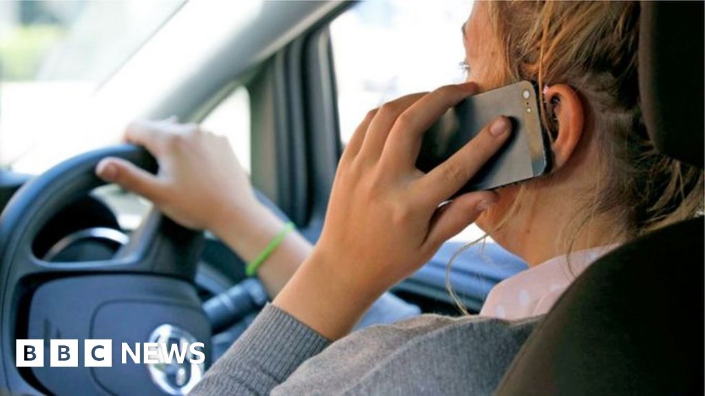 Tougher penalties supported for drivers using mobile phones