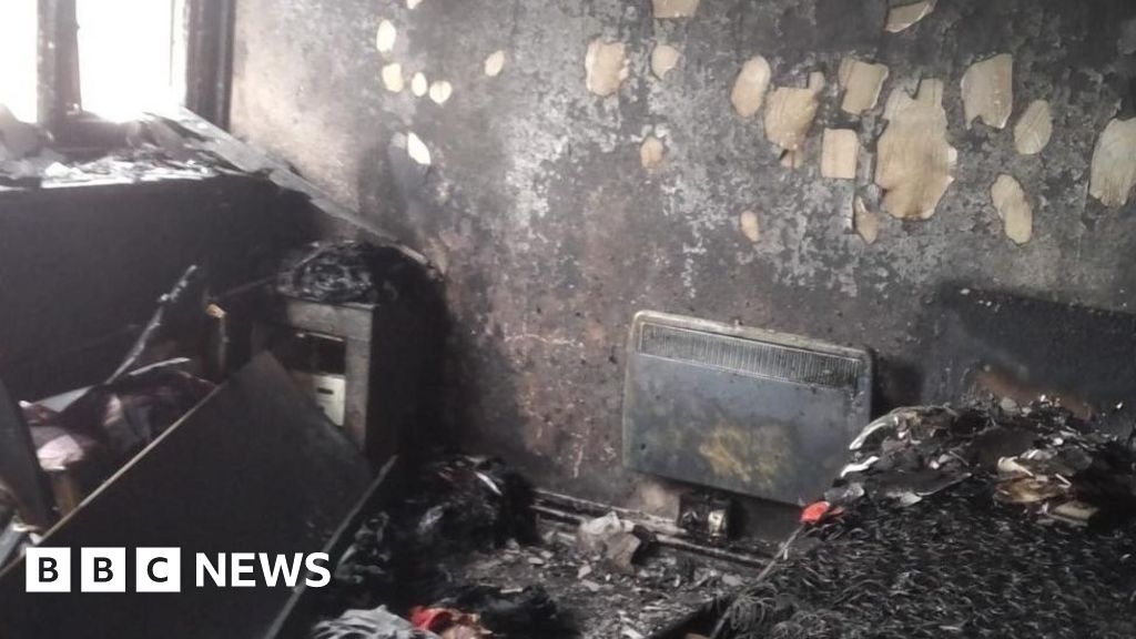 E-bike charger fire in Chelmsford leaves flat badly damaged - BBC News