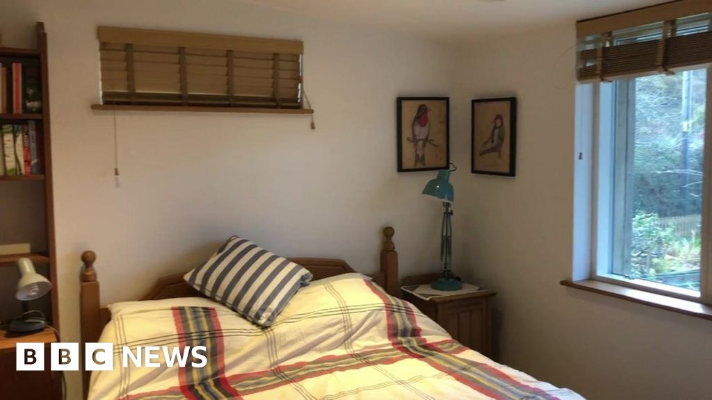Nightstop service to help homeless young people in Torbay - BBC News