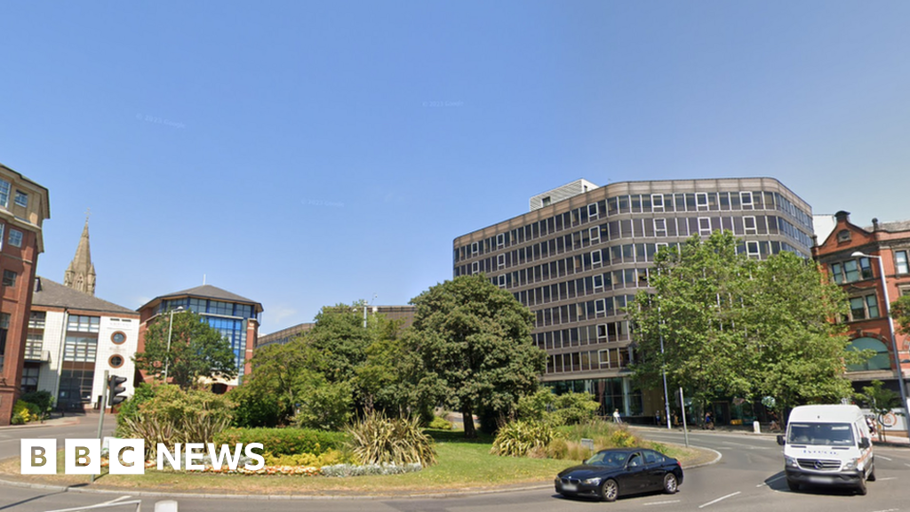 'Outdated' Nottingham city centre roundabout to be replaced - BBC News