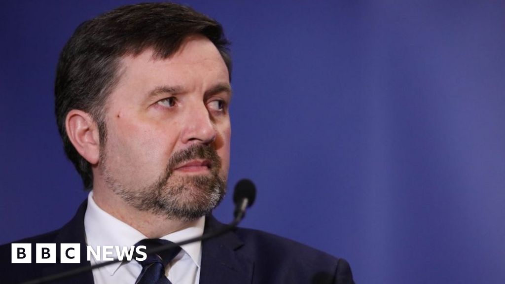 No plans to shut any NI hospitals, says Robin Swann - BBC News
