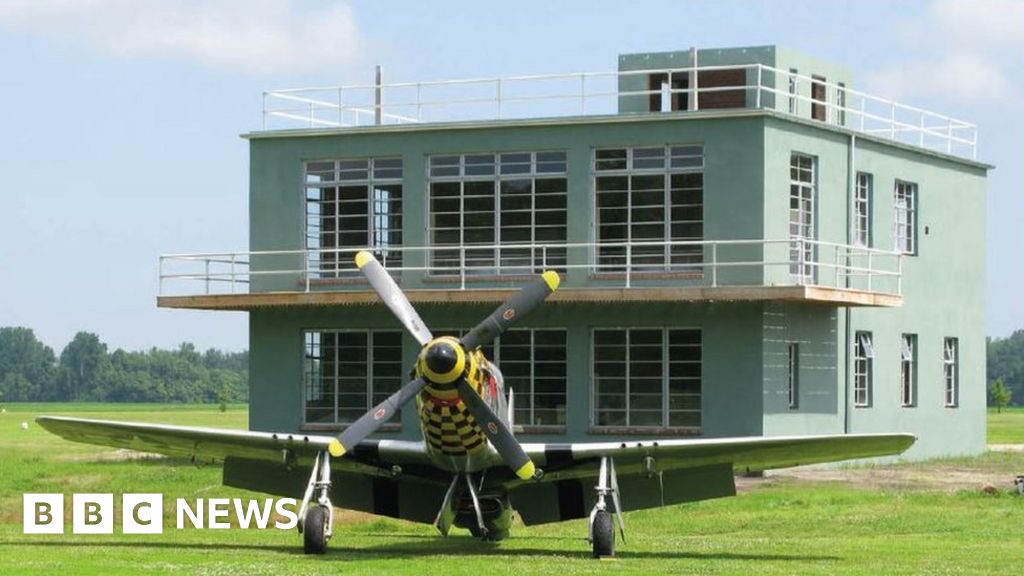 RAF Goxhill watch office reopens in US - BBC News