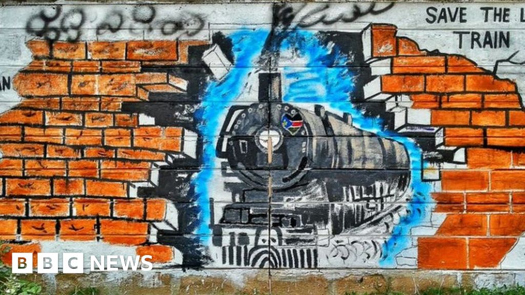 South Sudan artists paint for peace in Juba - BBC News