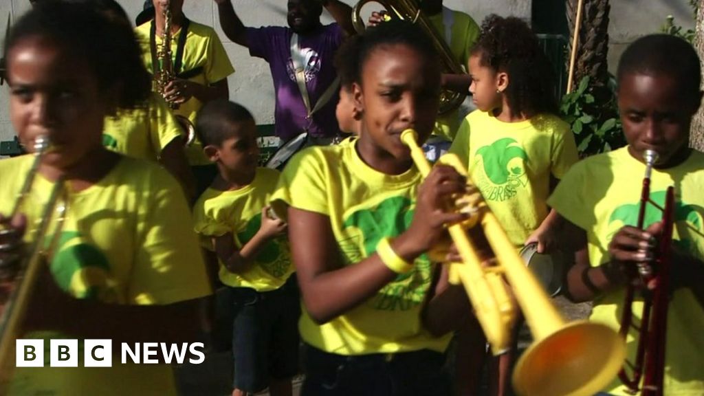 The Rio band learning on donated instruments - BBC News