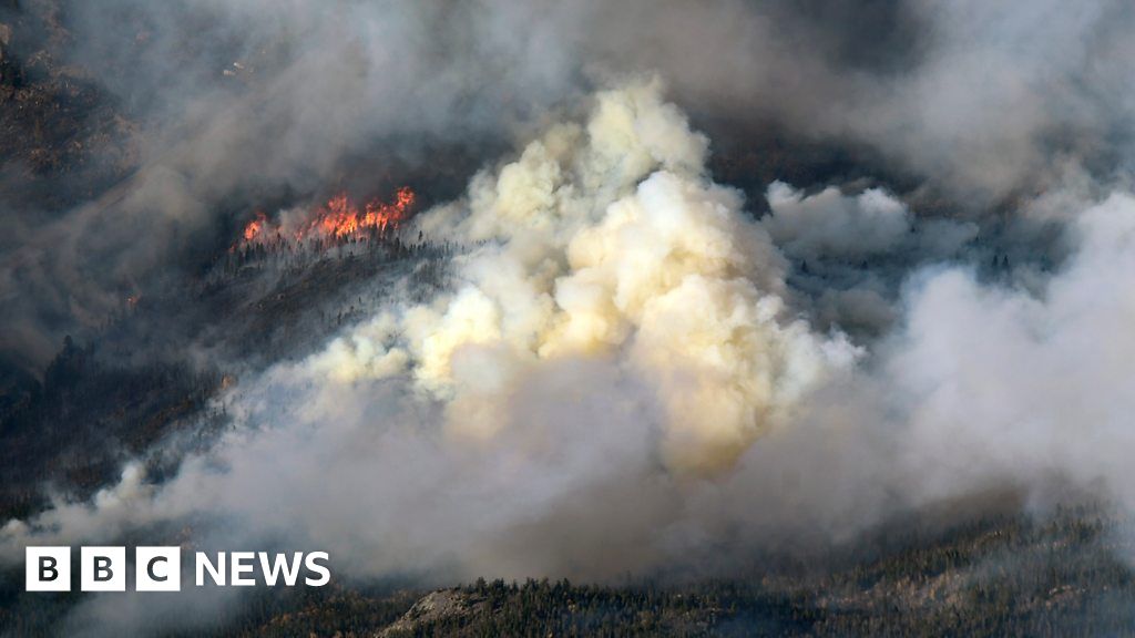 Colorado wildfire: Huge smoke plumes from Cameron Peak Fire, largest in ...