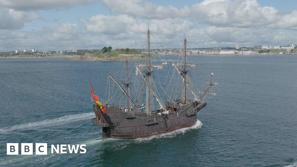 El Galeón: Replica Spanish tall ship sails into Plymouth - BBC News