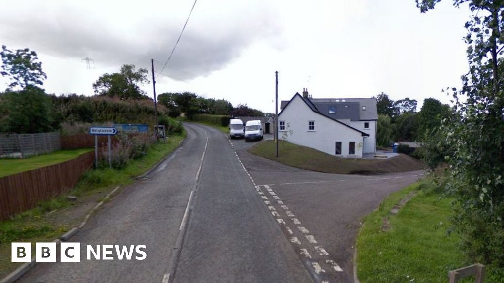 Woman, 29, dies in Angus single car crash - BBC News