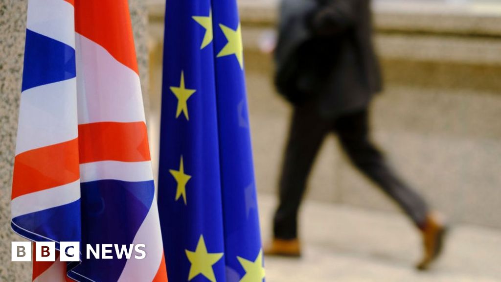 Brexit: UK hopeful of EU trade deal next month, says No 10 - BBC News
