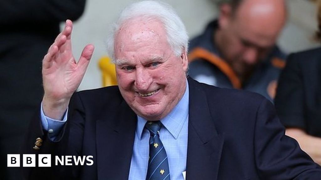 Sir Jack Hayward stand named at Wolverhampton Wanderers - BBC News