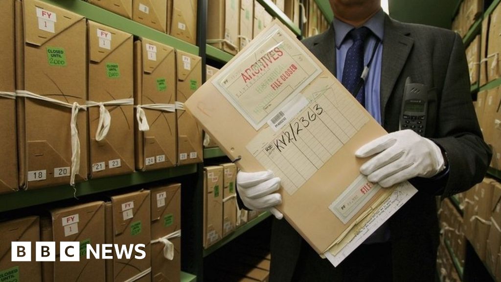 More than 400 government files missing from National Archives - BBC News