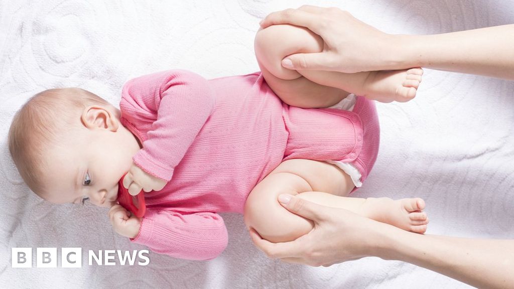 Newborn hip checks 'have failed to prevent late diagnosis' - BBC News