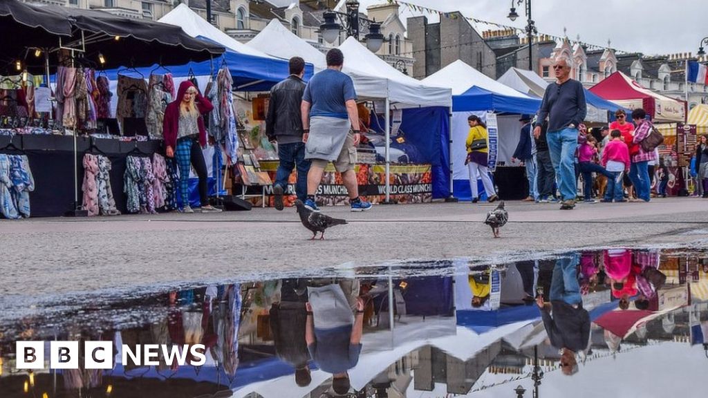 Manx town centre events support fund to become permanent - BBC News